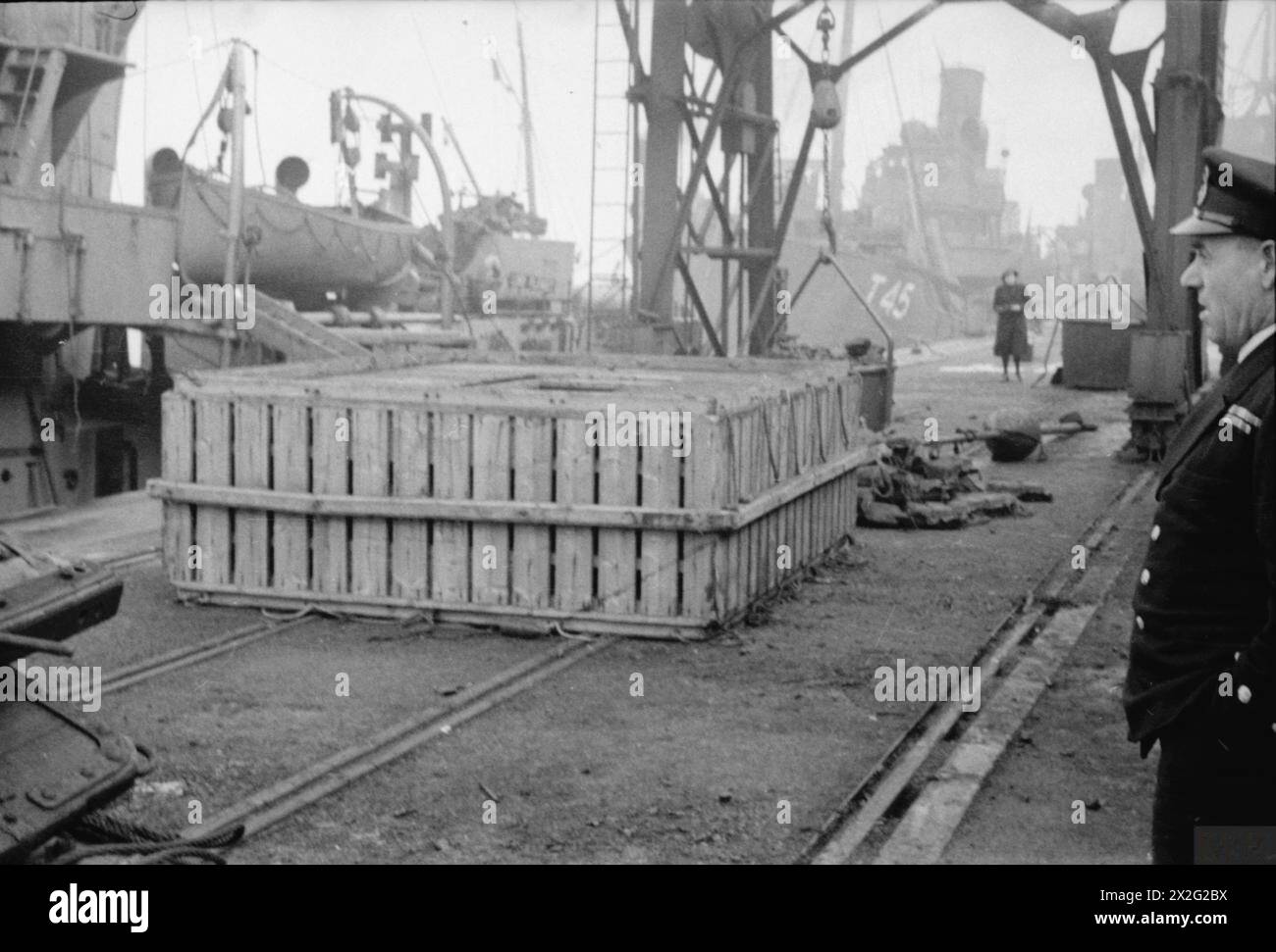 A GERMAN RESCUE RAFT. 1941, HARWICH. THE RAFT WHICH WAS TOWED INTO ...