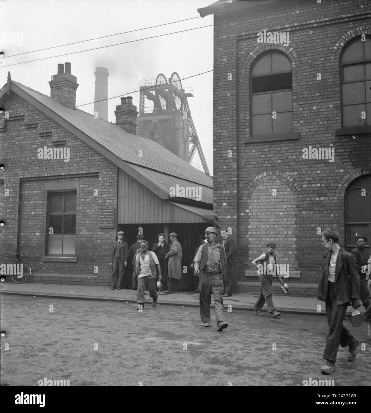 MEN OF THE MINE: LIFE AT THE COAL FACE, BRITAIN, 1942 - Coal miners ...