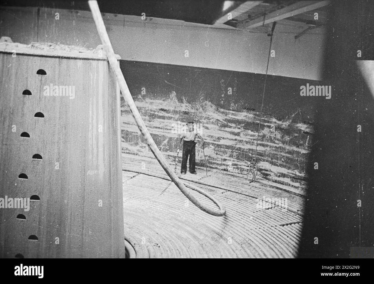 PLUTO (PIPE LINE UNDER THE OCEAN) - Later pipelines: Pipe being stowed ...