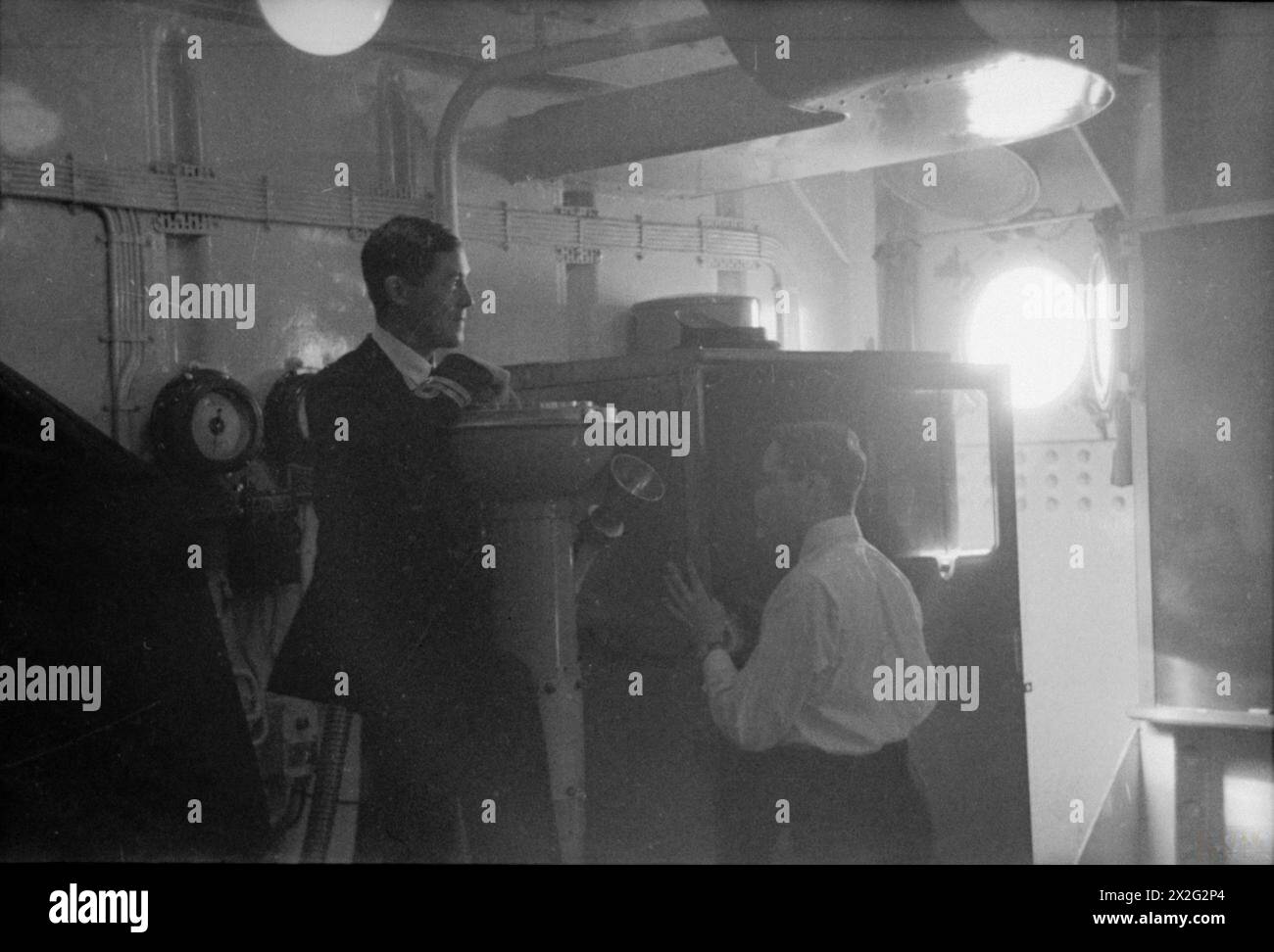 DESTROYERMEN OF THE ROYAL NAVY TRAIN IN MODERN SCHOOL SHIP. SEPTEMBER ...