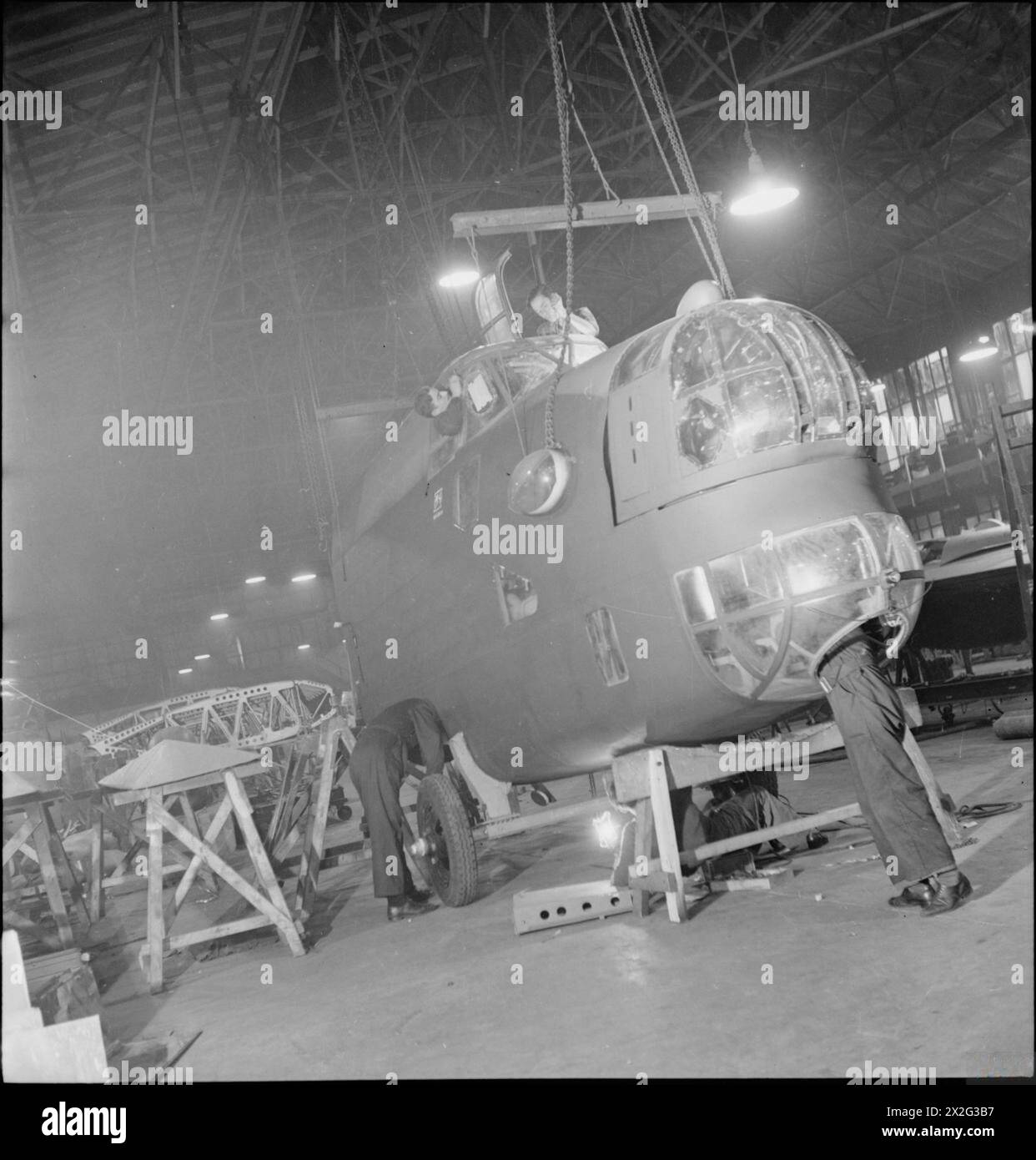BIRTH OF A BOMBER: AIRCRAFT PRODUCTION IN BRITAIN, 1942 - Men at work ...
