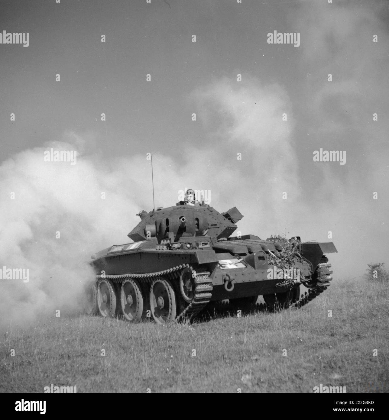 THE BRITISH ARMY IN THE UNITED KINGDOM 1939-45 - Covenanter tank of 6th ...