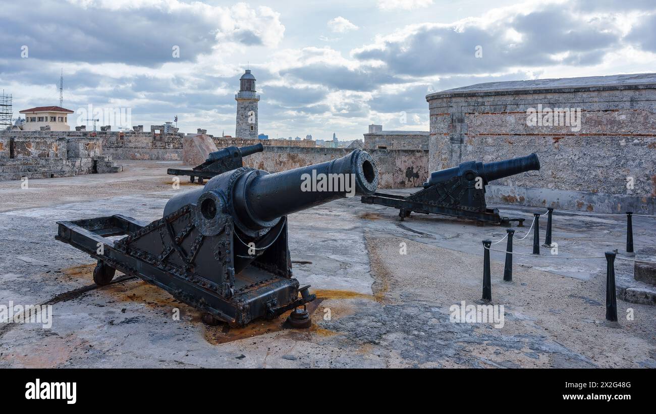 Colonial cannon hi-res stock photography and images - Alamy