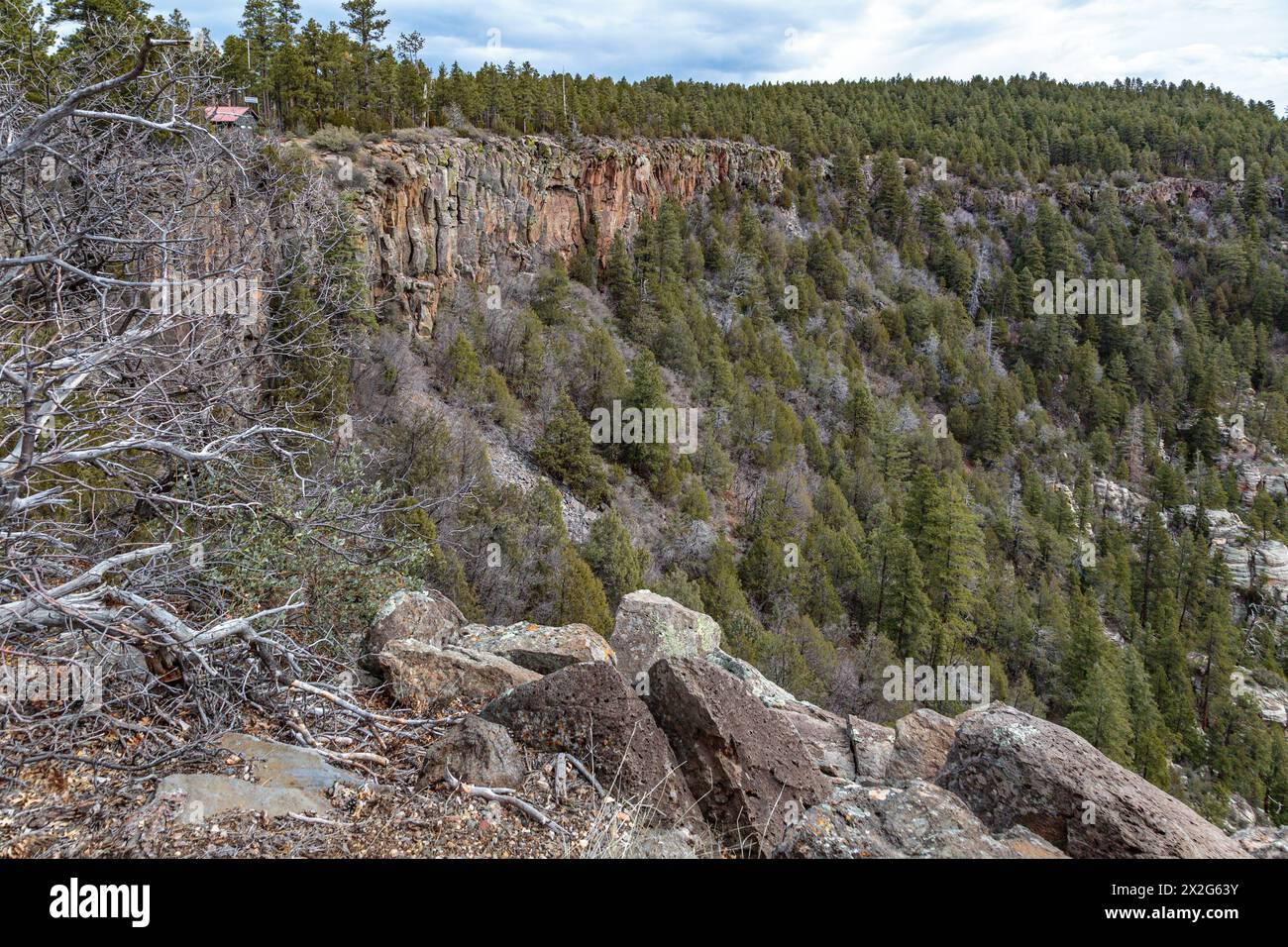 Red rock cliffs at the Oak Creek Canyon Vista south of Flagstaff ...