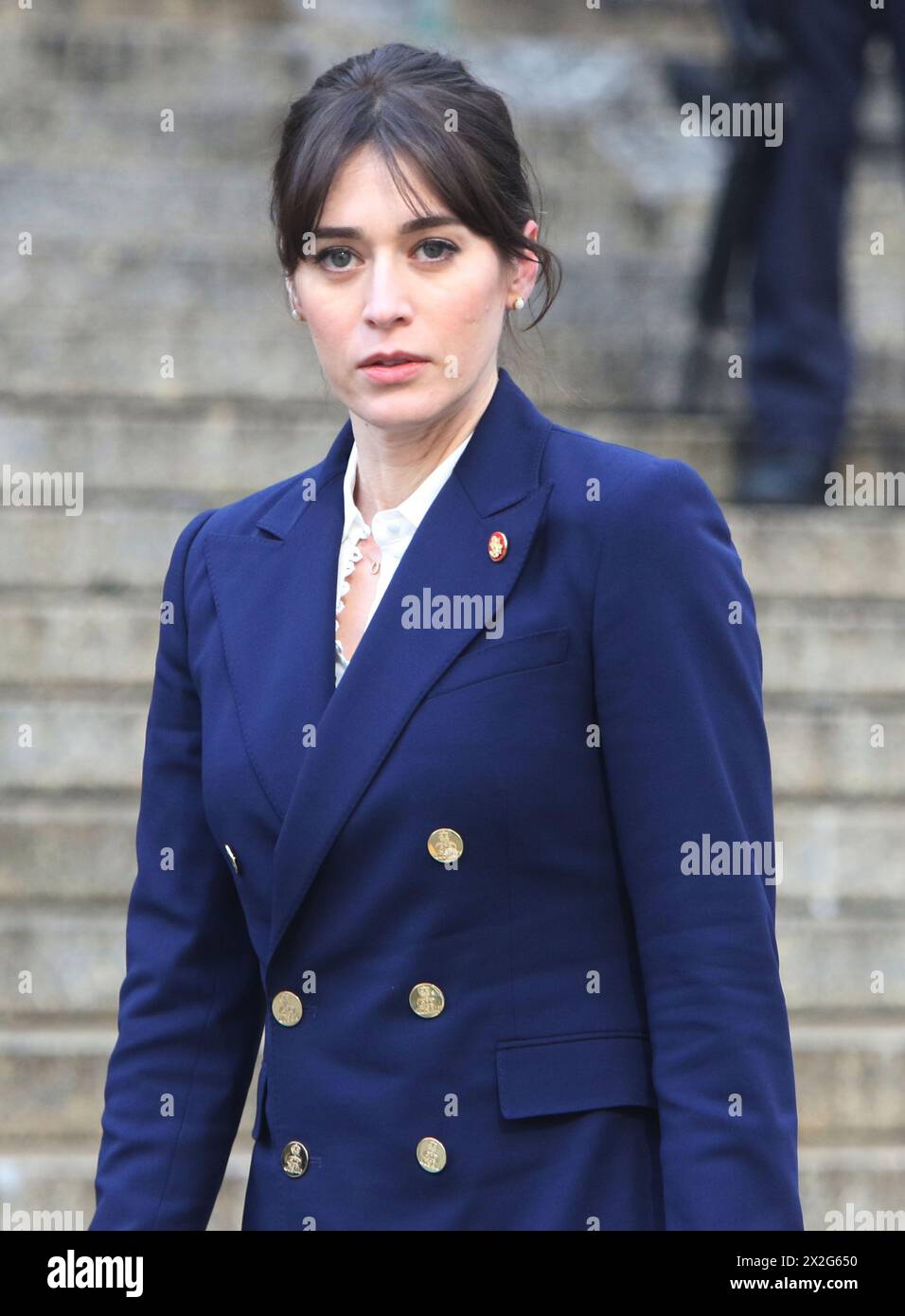 Lizzy Caplan filming on location for Netflix's series Zero Day at New ...