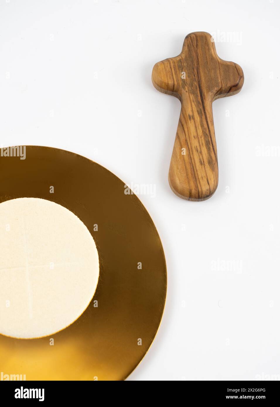 Wooden cross, paten with altar bread, white background Stock Photo - Alamy