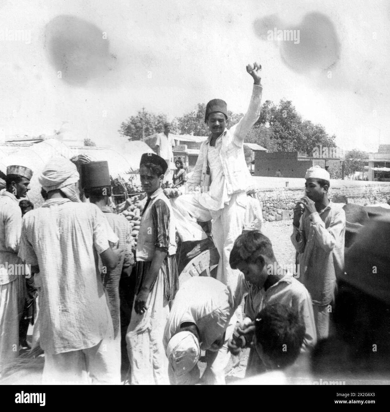 Potato seller - Kolkata (Calcutta), India, 1950s Stock Photo - Alamy
