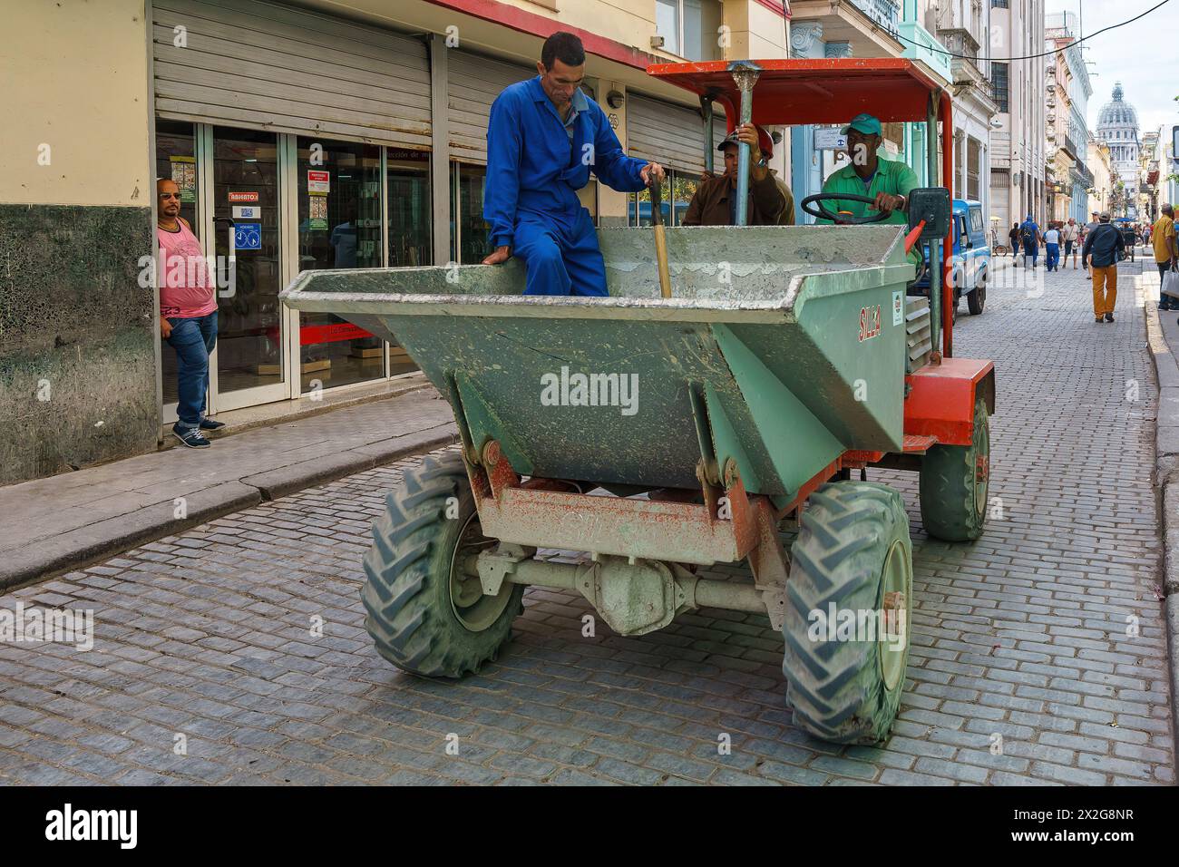 Cuban construction worker hi-res stock photography and images - Alamy