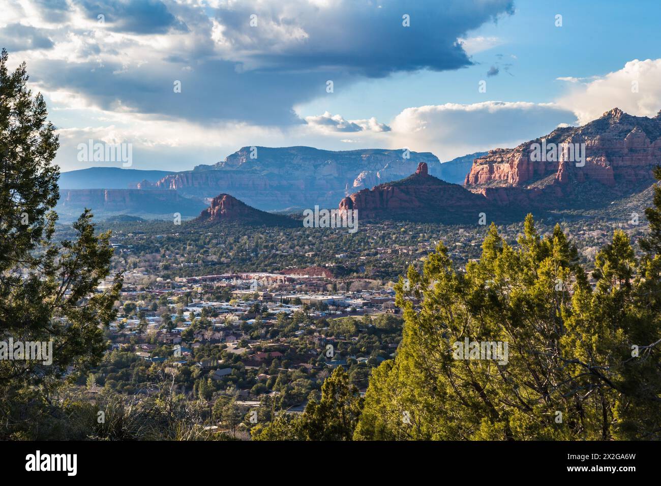 The town of Sedona, Arizona in a valley surrounded by red rock ...