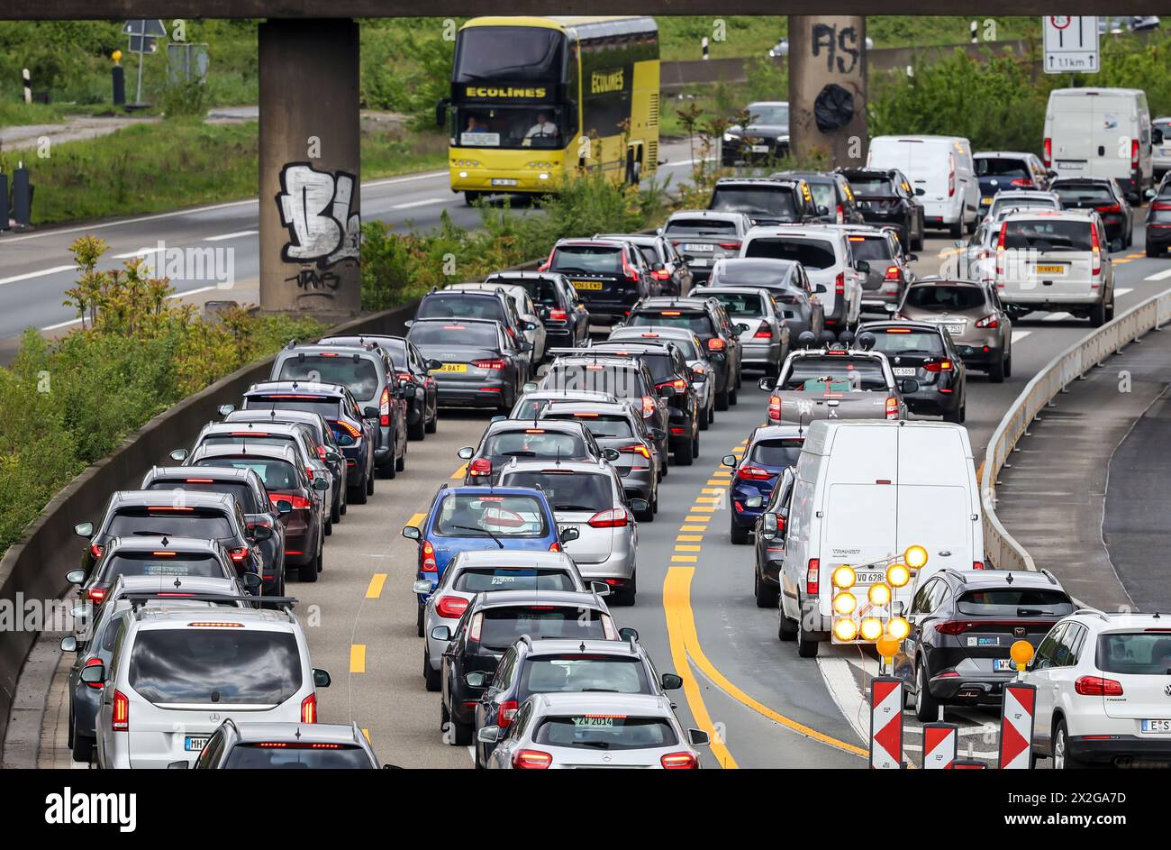 Duisburg, North Rhine-Westphalia, Germany - Traffic jam on the A40 ...