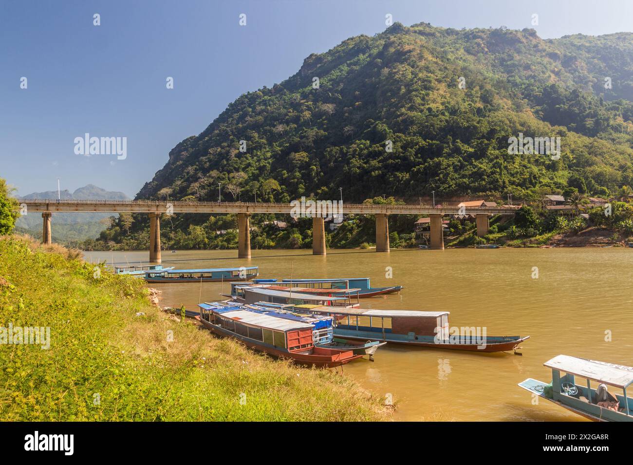 Bridge across Nam Ou river in Nong Khiaw, Laos Stock Photo - Alamy