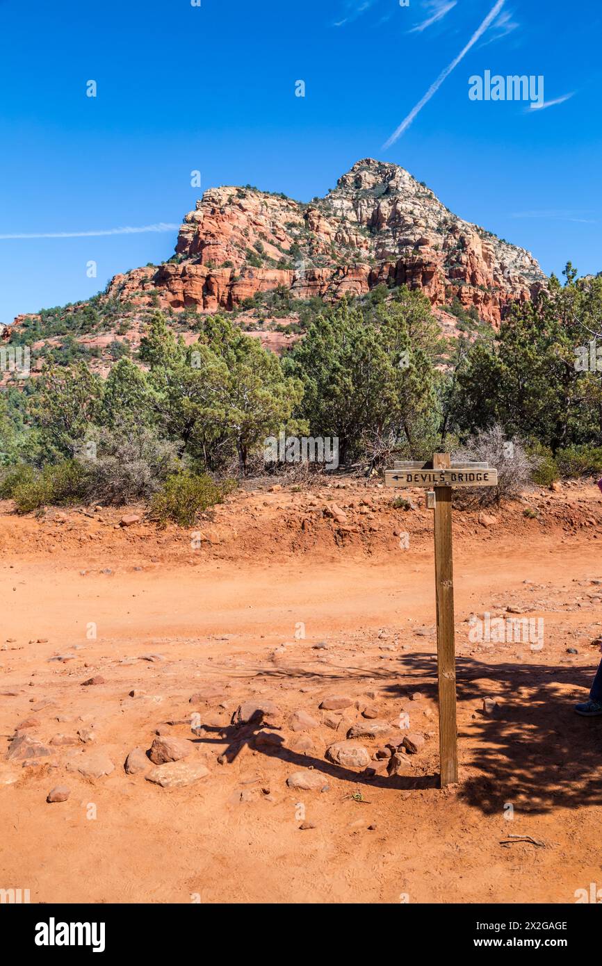Marker sign for the Devil's Bridge Trail in Sedona, Arizona Stock Photo ...