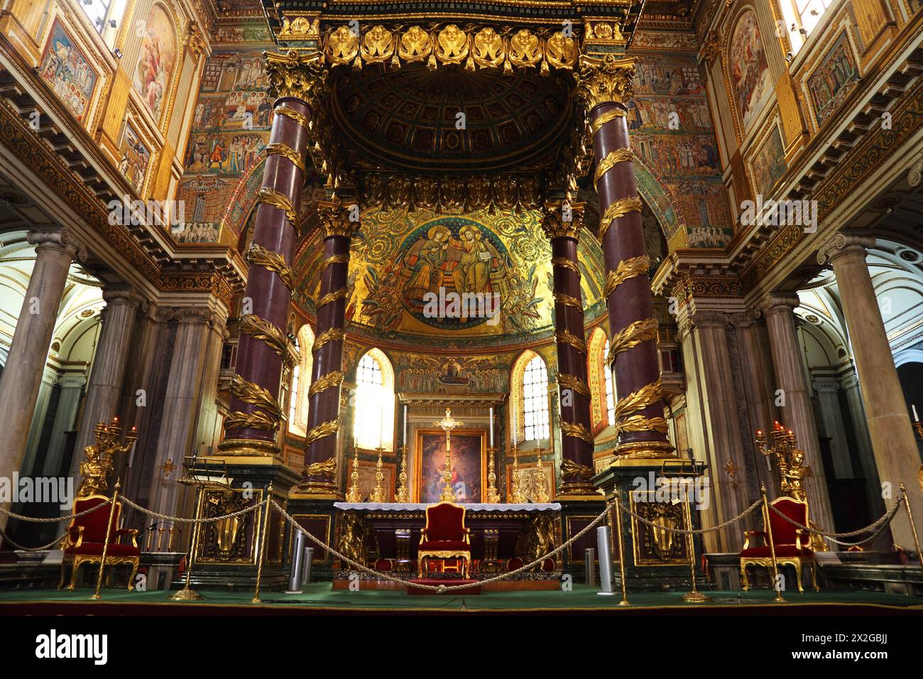 Altar in Papal Basilica of Saint Mary Major. Luxury gold decoration ...