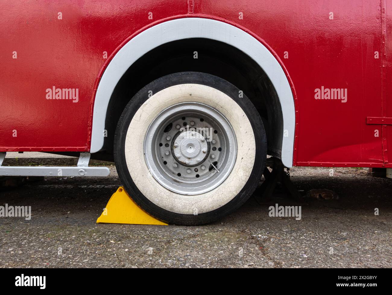 A padded wheel of an vintage red bus Stock Photo - Alamy
