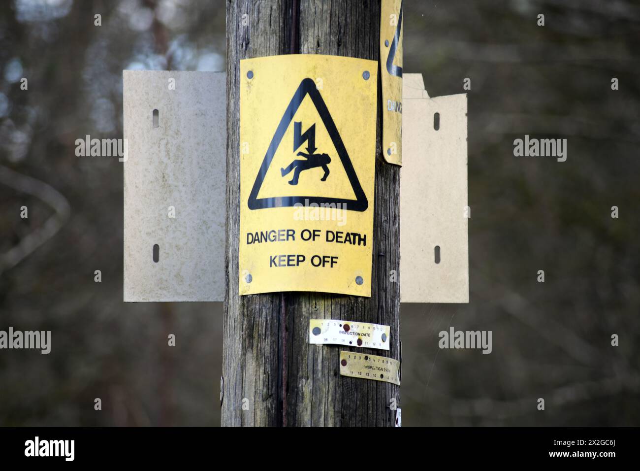 Overhead cables warning sign hi-res stock photography and images - Alamy