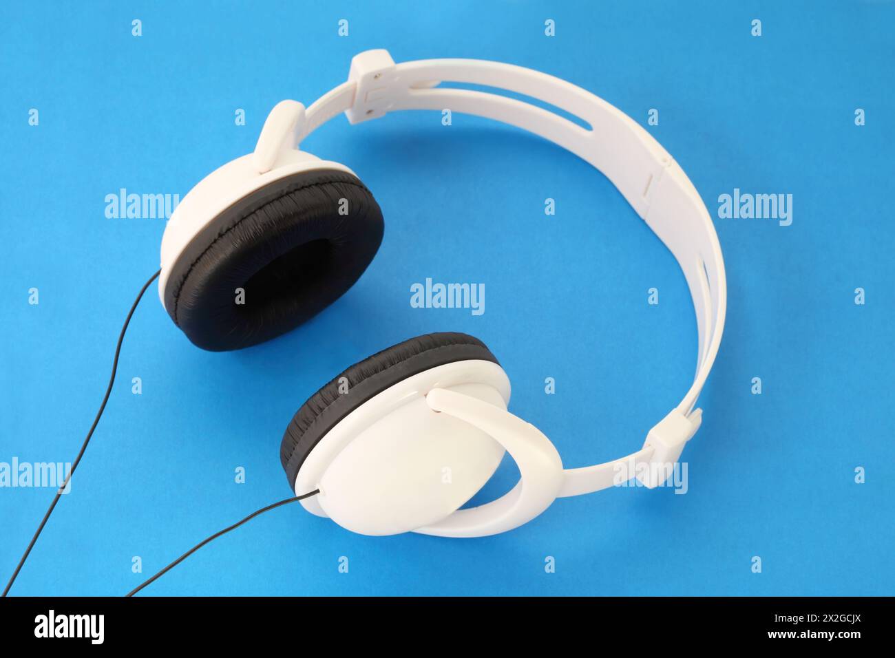 Black render headphone hi-res stock photography and images - Alamy