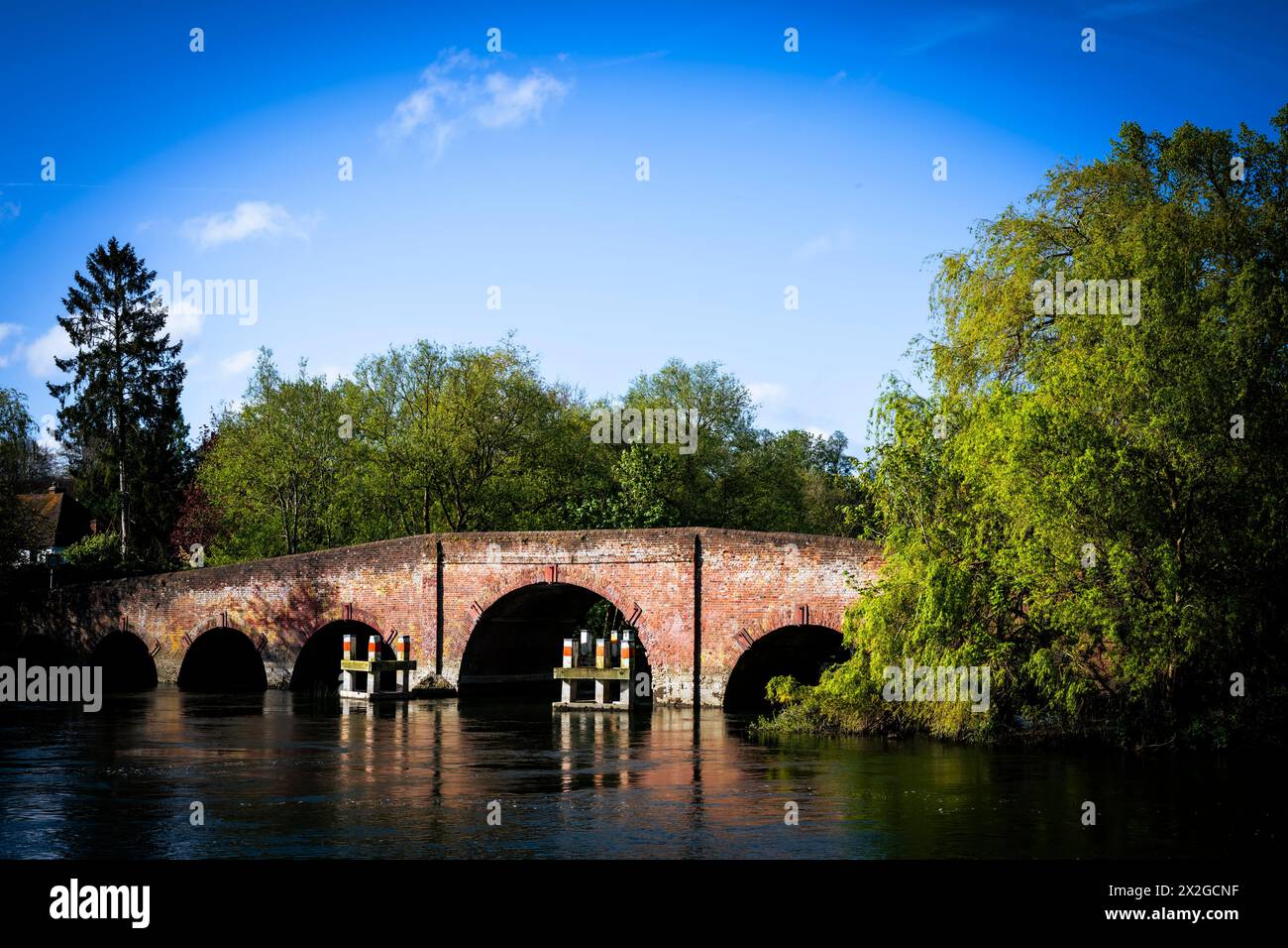 Sonning Bridge, River Thames, Sonning, Reading, Berkshire, England, UK ...