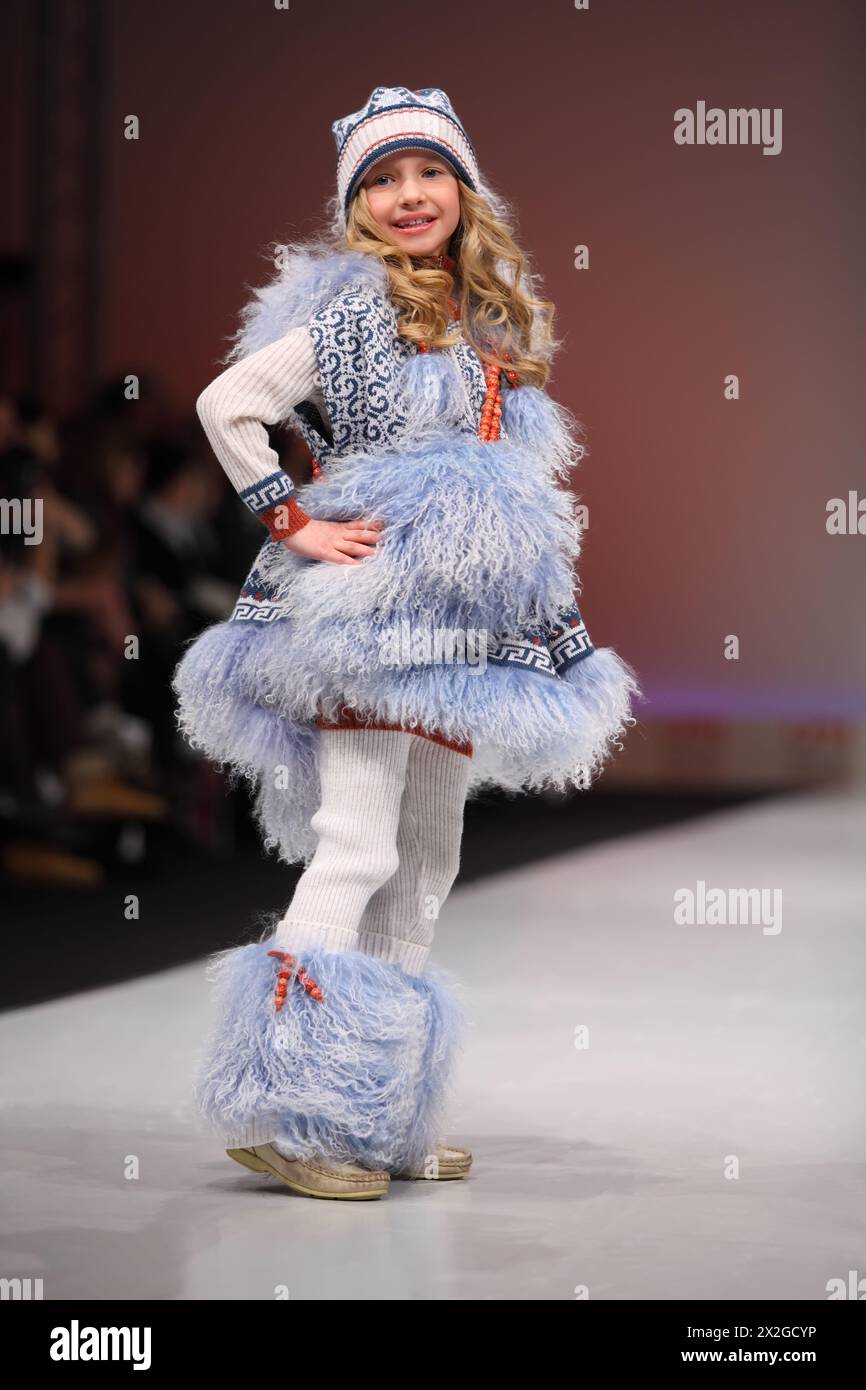 Child girl model catwalk hi-res stock photography and images - Alamy