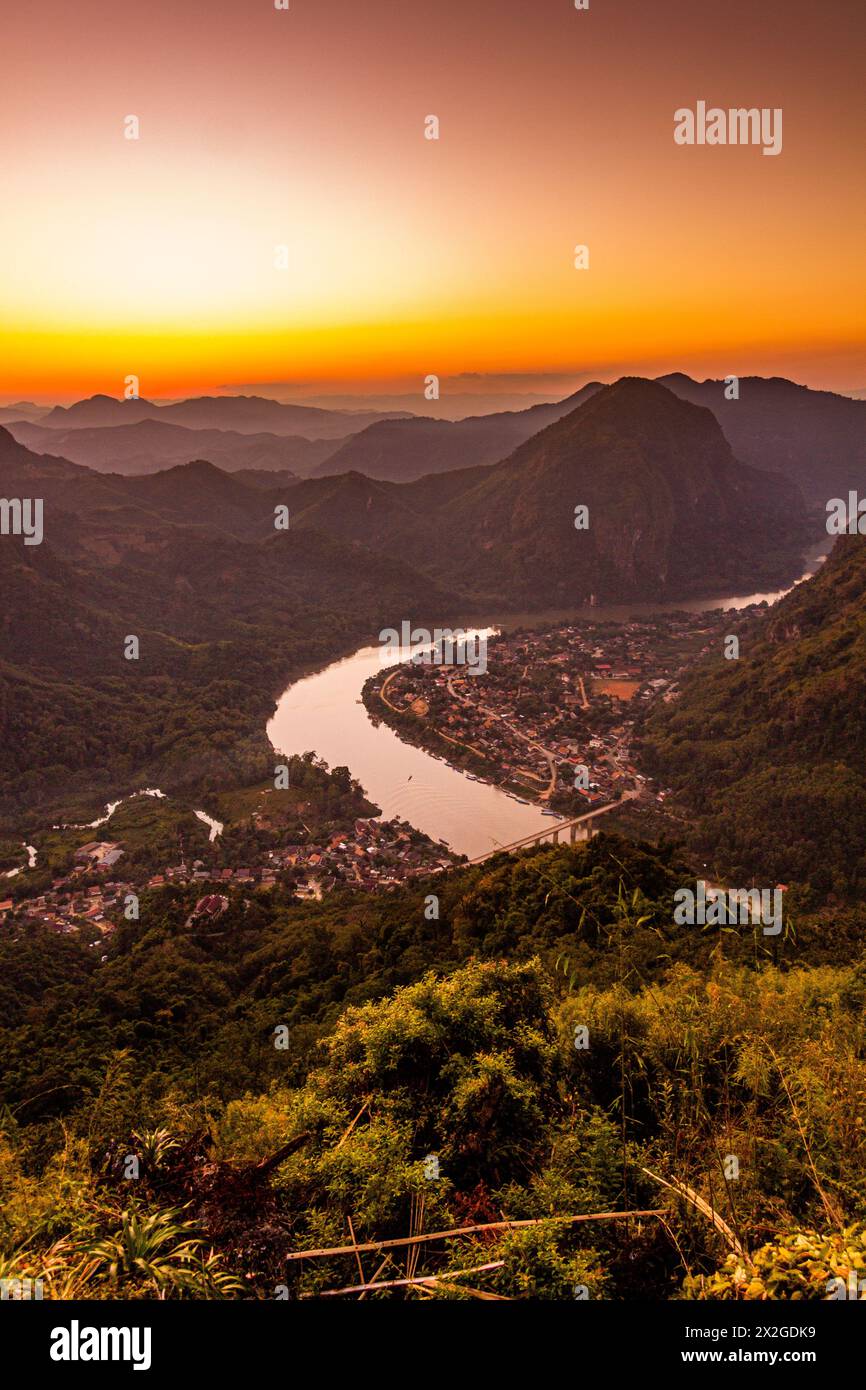 Nong khiaw laos karst hi-res stock photography and images - Alamy