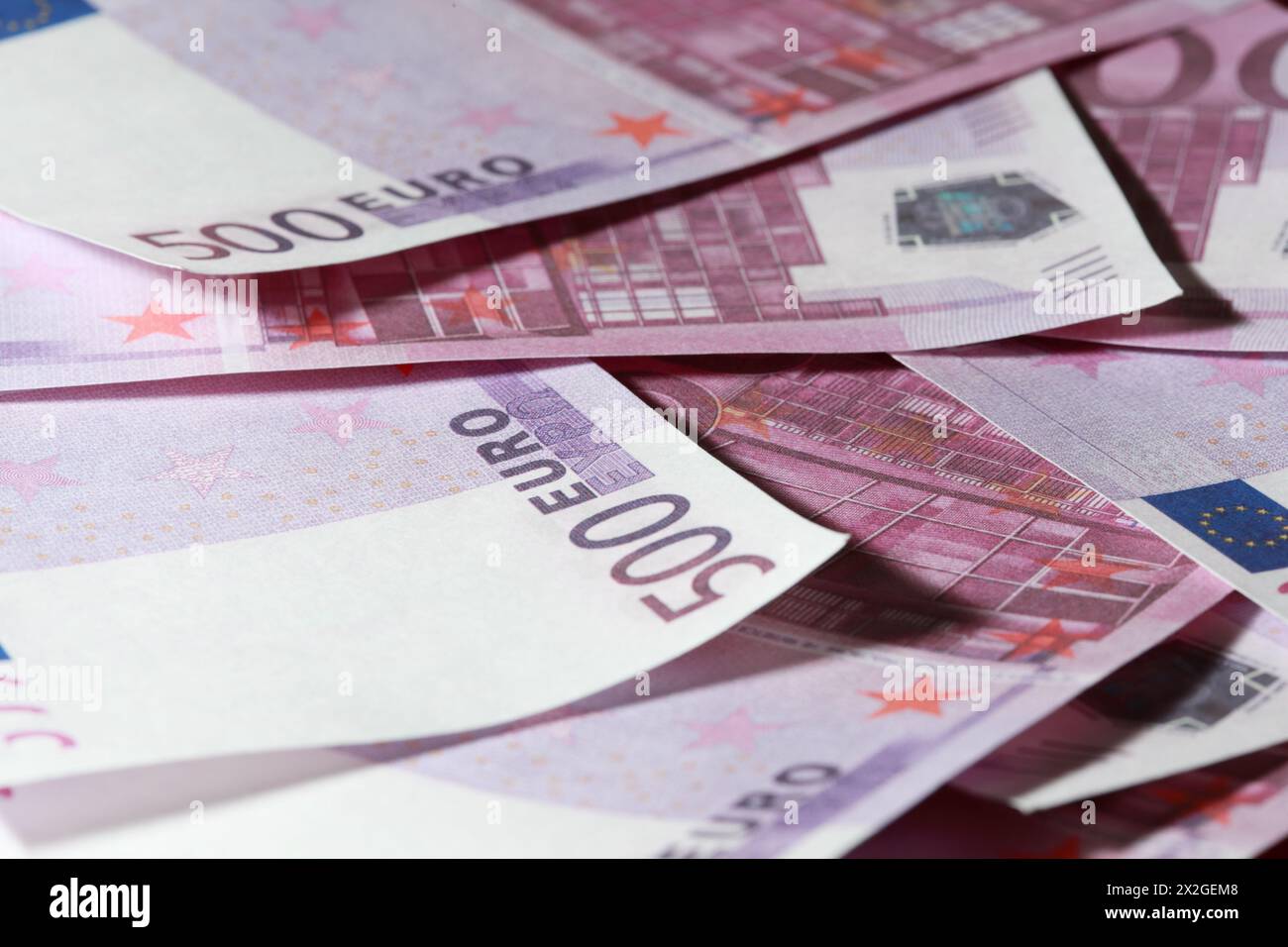 Pile 500 euro bank notes hi-res stock photography and images - Alamy