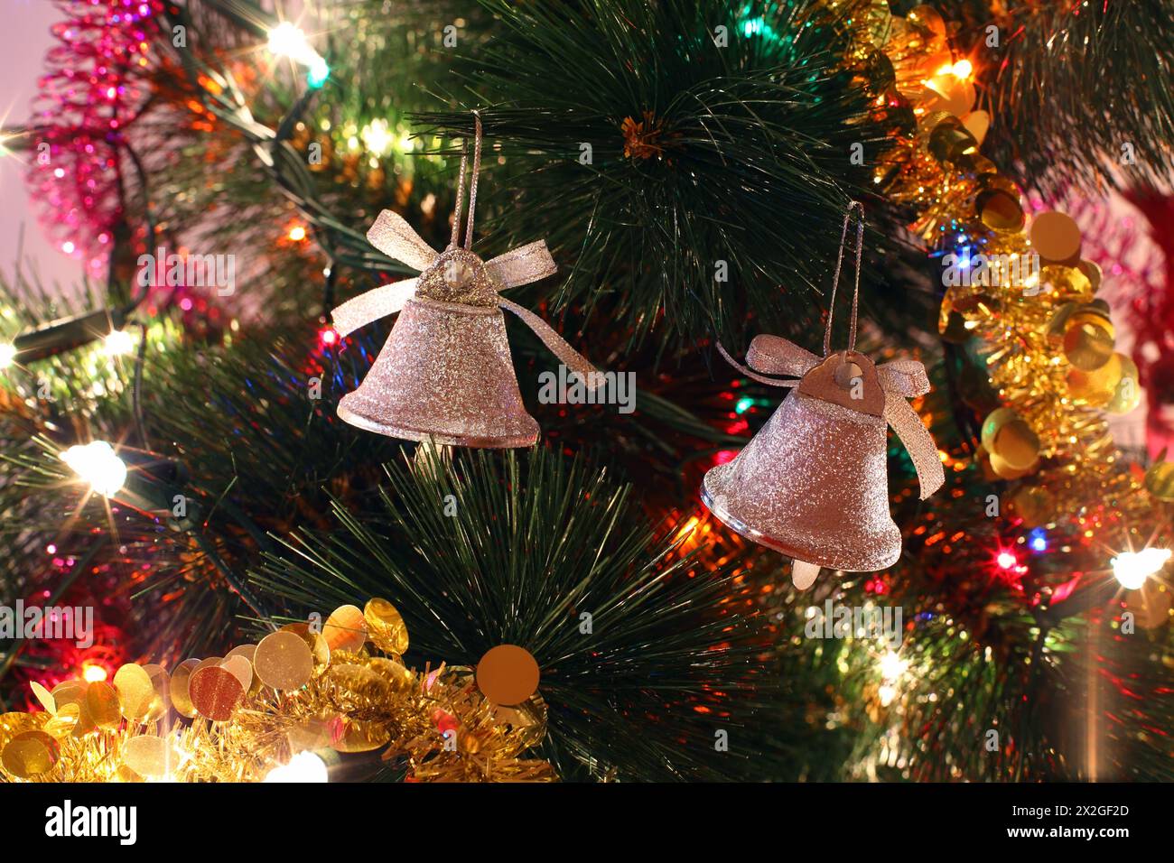 Two shiny christmas ornaments hi-res stock photography and images - Alamy