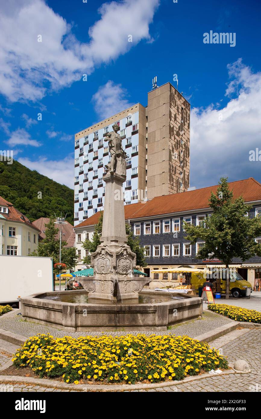 Suhler Innenstadt Denkmal des Waffenschmieds in Suhl Suhl . Thüringen Deutschland *** Suhl city ...