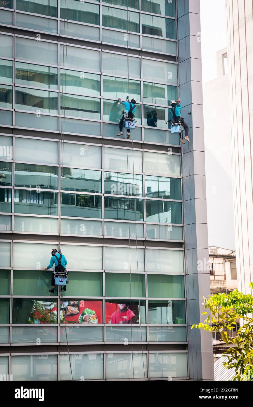 Skyscraper window cleaner hi-res stock photography and images - Alamy