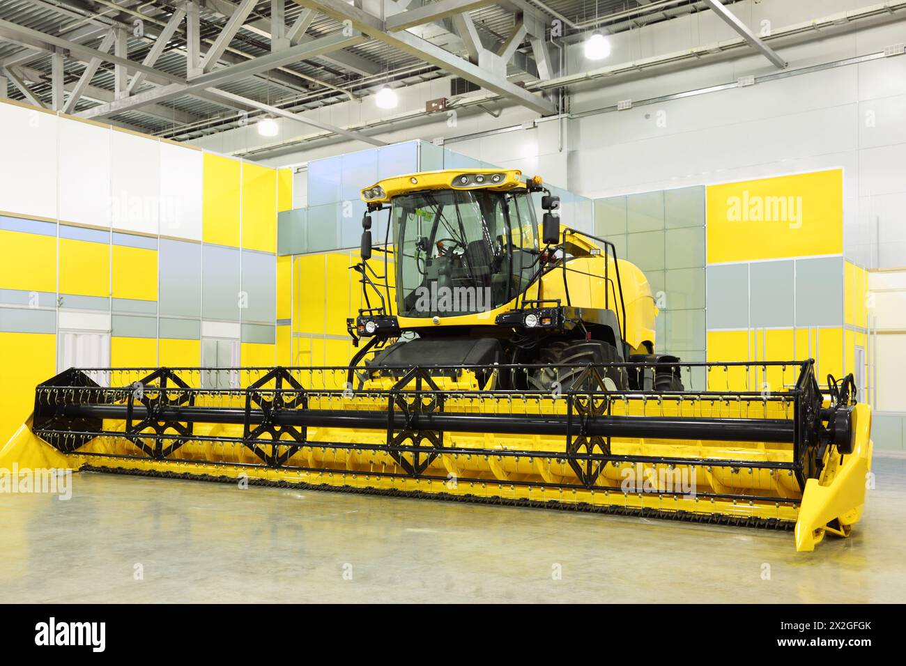 Big yellow combine harvester hi-res stock photography and images - Alamy