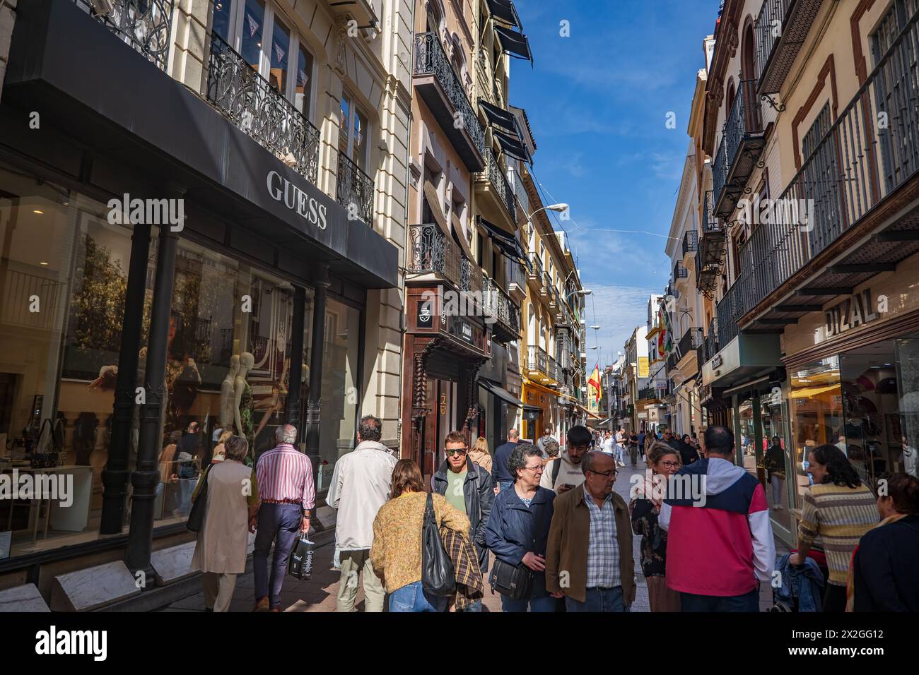 Bustling boulevard hi-res stock photography and images - Alamy
