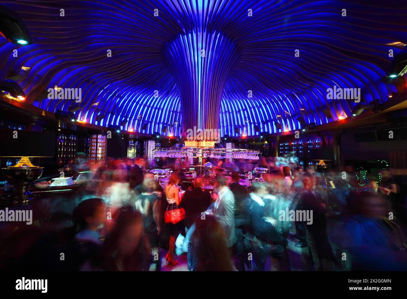 Night club dancing inside hi-res stock photography and images - Alamy