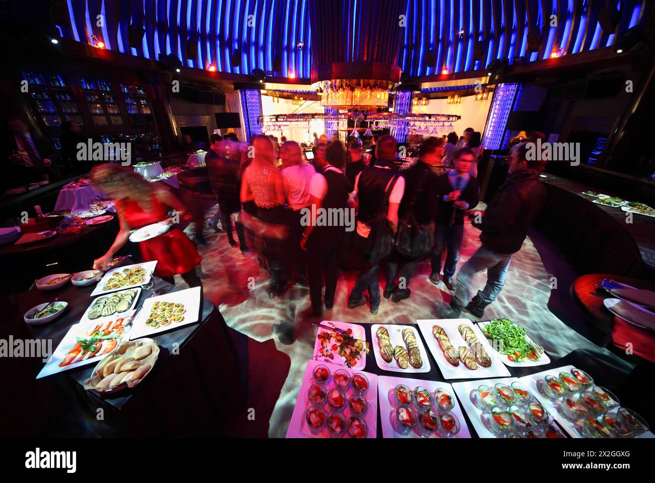 Night club dancing inside hi-res stock photography and images - Alamy
