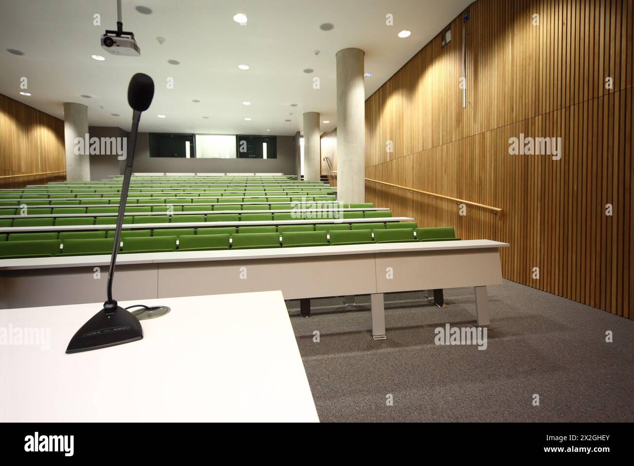 First class office building hi-res stock photography and images - Alamy