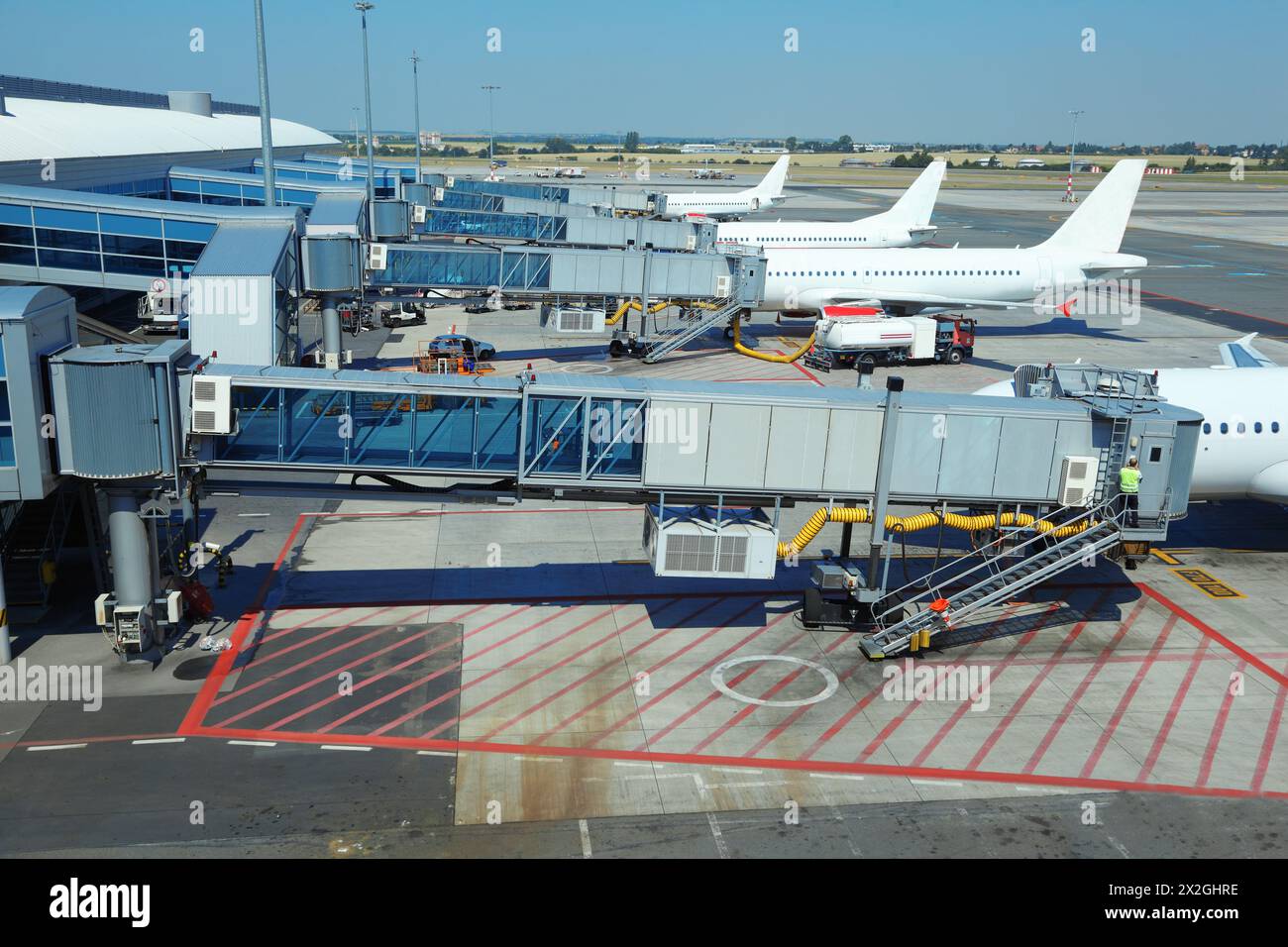 Parked airliners hi-res stock photography and images - Alamy