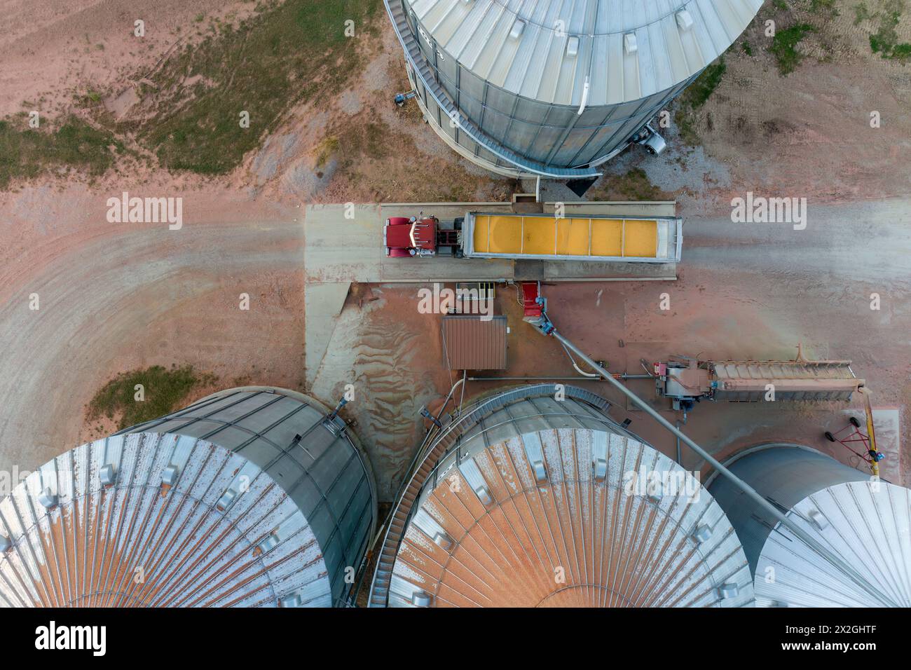Truck grain bins hi-res stock photography and images - Alamy