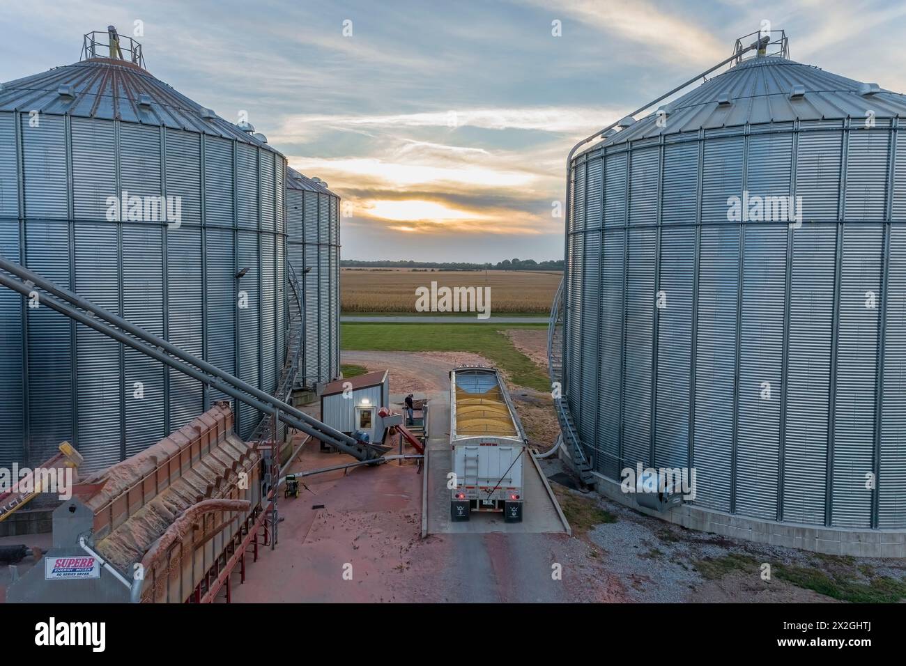 Truck unloading grain bins hi-res stock photography and images - Alamy