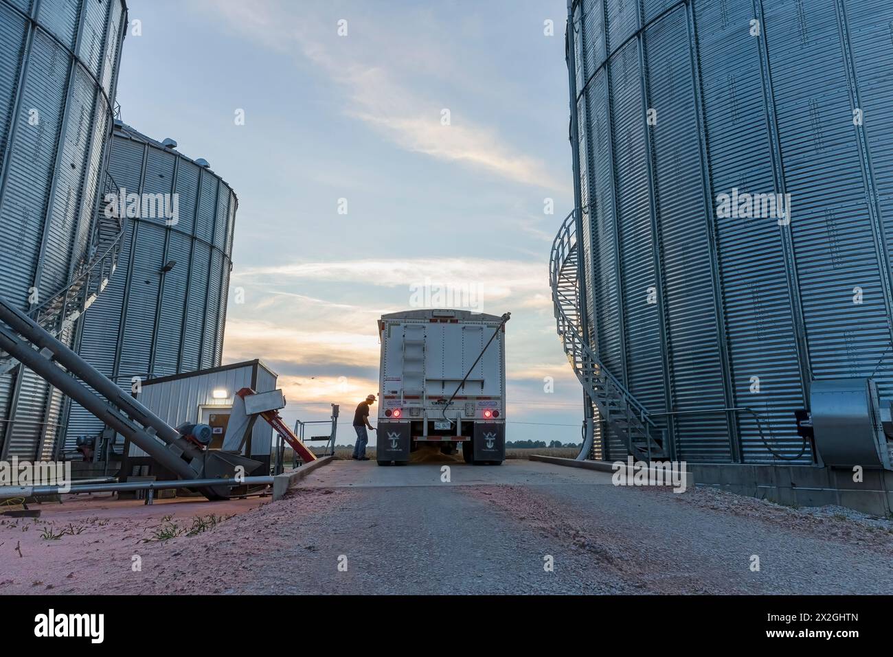 Truck unloading hi-res stock photography and images - Alamy
