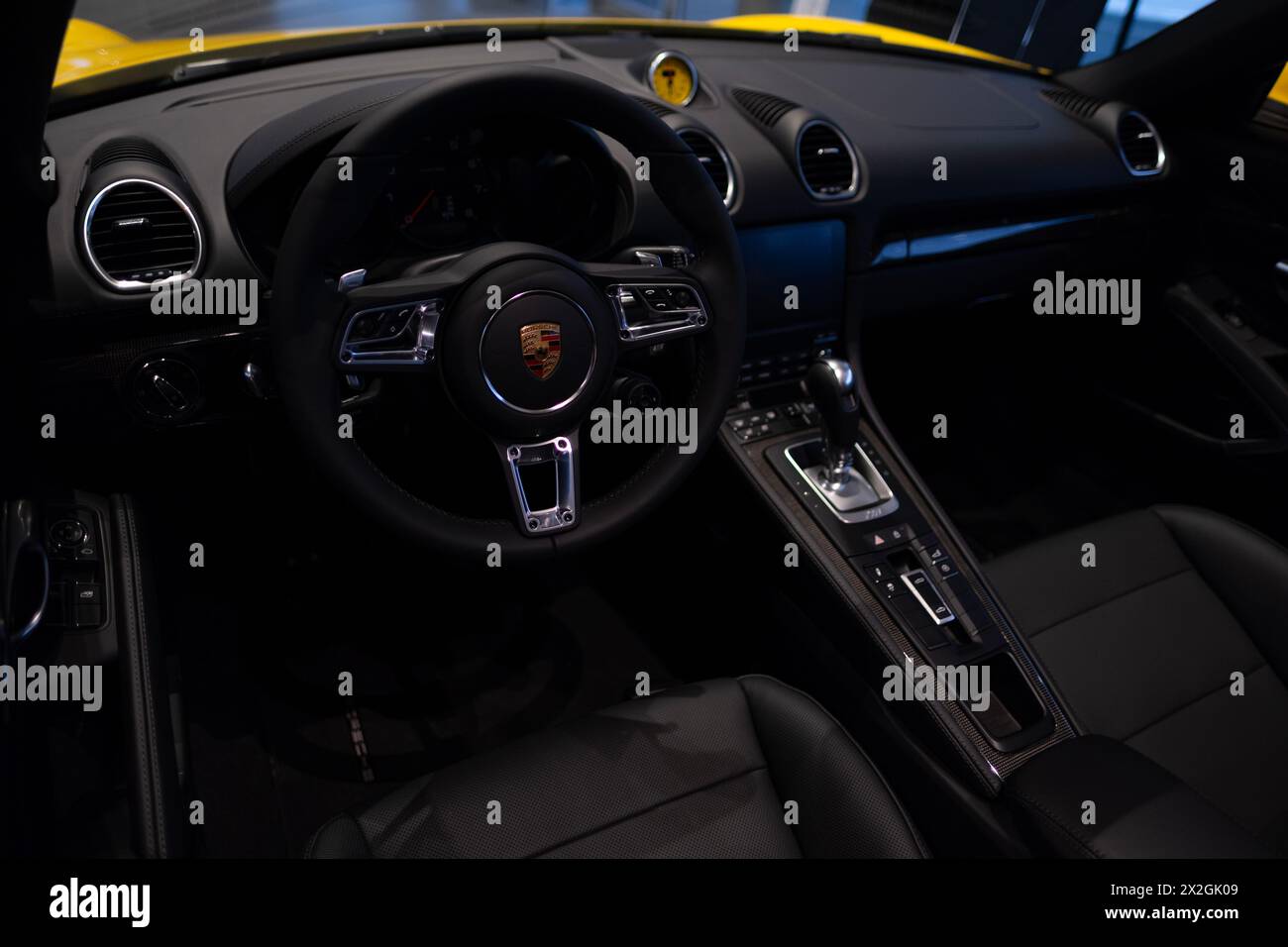 steering wheel, Interior, cockpit Porsche Boxster Cabrio 718 Spyder RS ...