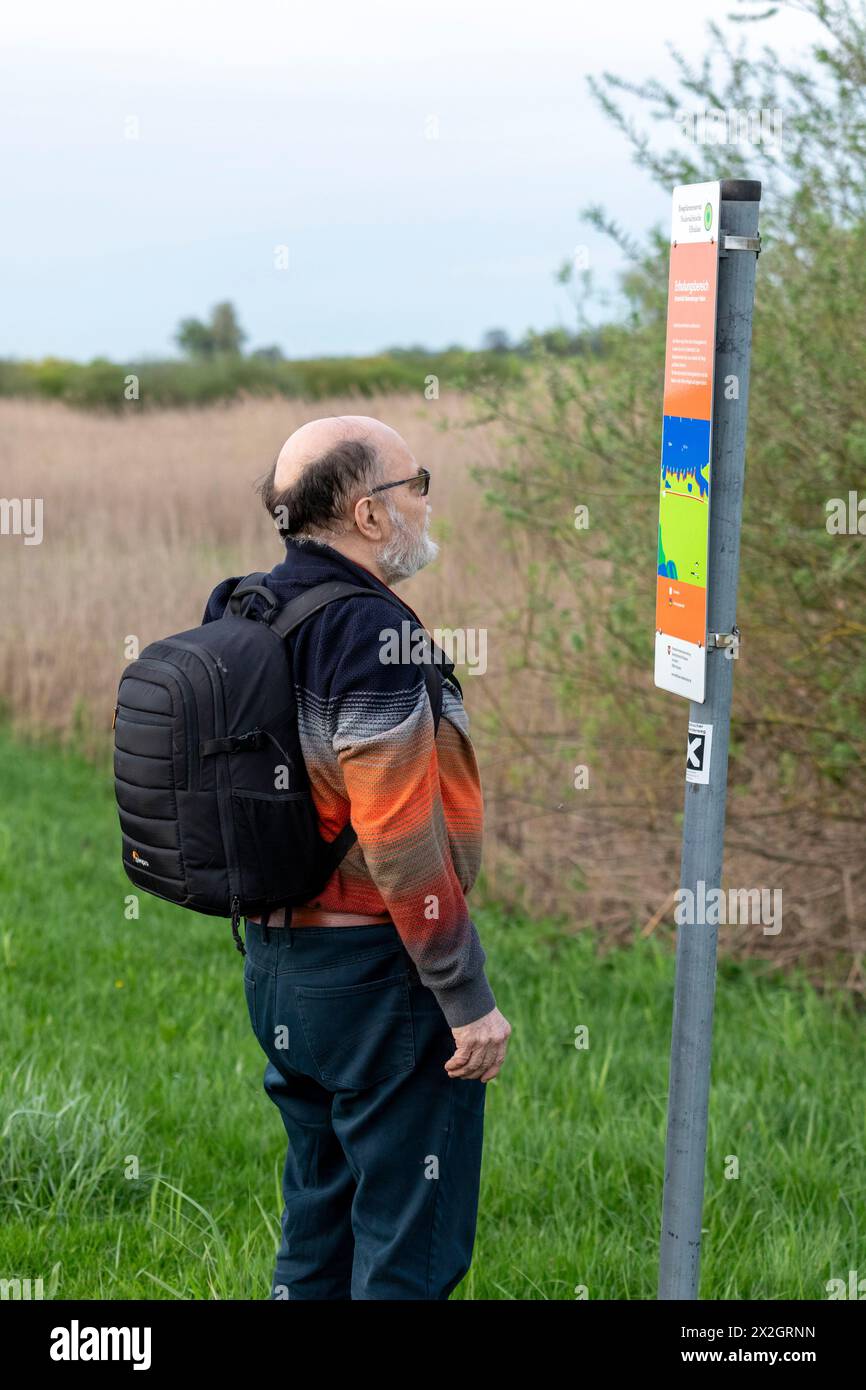 Man reading information sign hi-res stock photography and images - Alamy