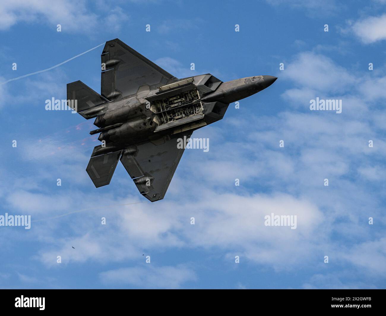 Lockheed martin boeing f 22 raptor hi-res stock photography and images ...