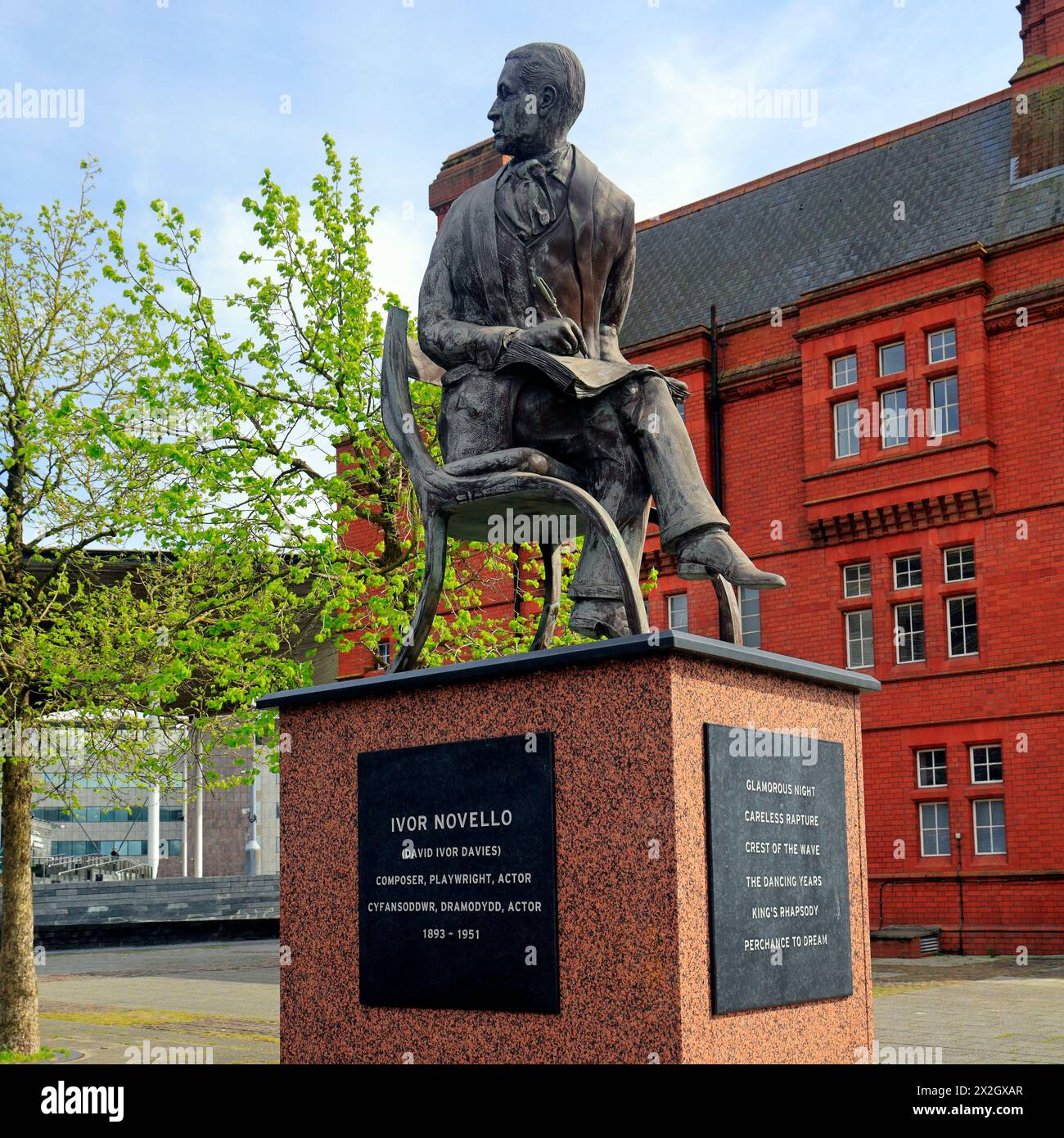 Ivor Novello bronze statue on raised plinth, Cardiff Bay, Taken April ...