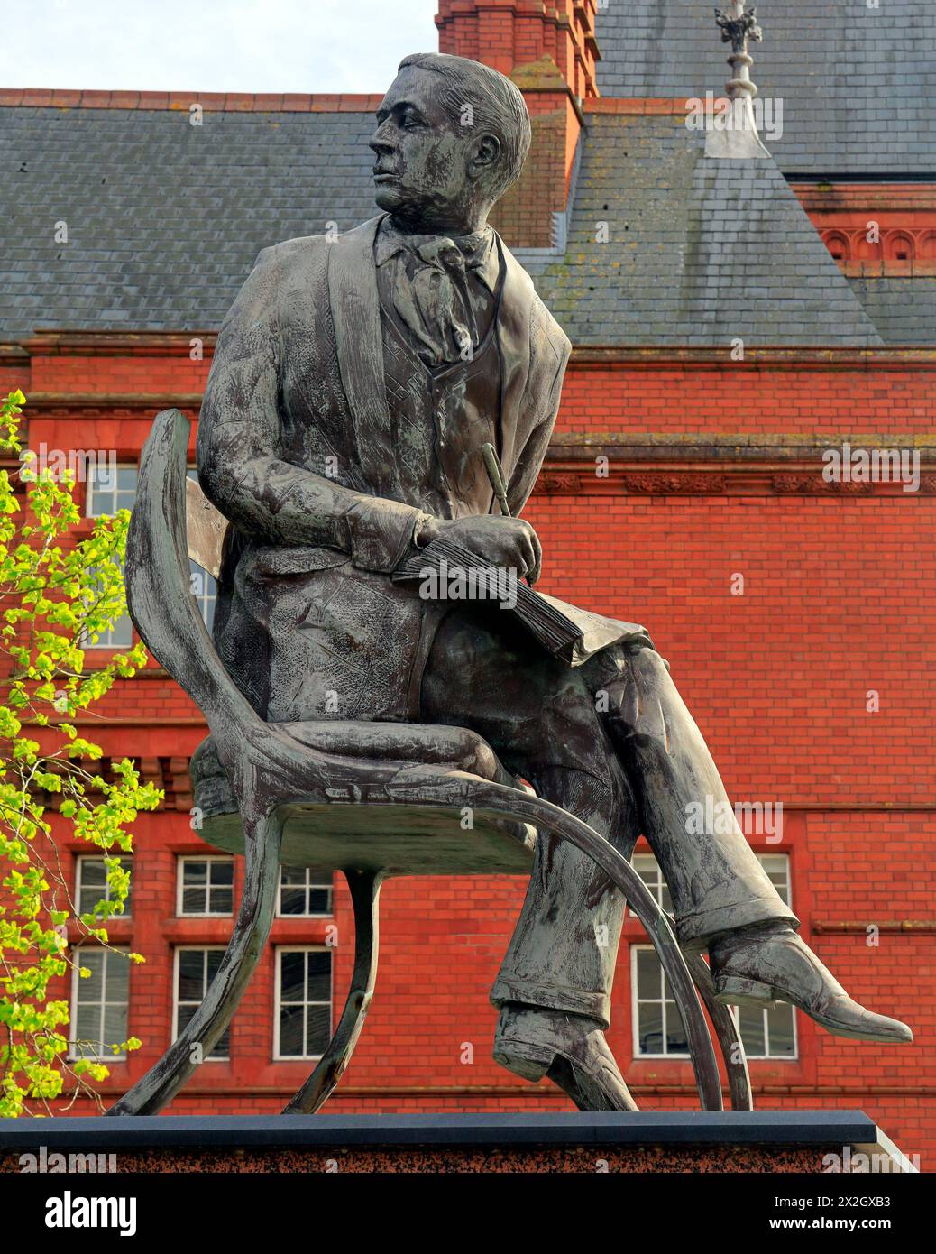 Ivor Novello bronze statue on raised plinth, Cardiff Bay, Taken April ...