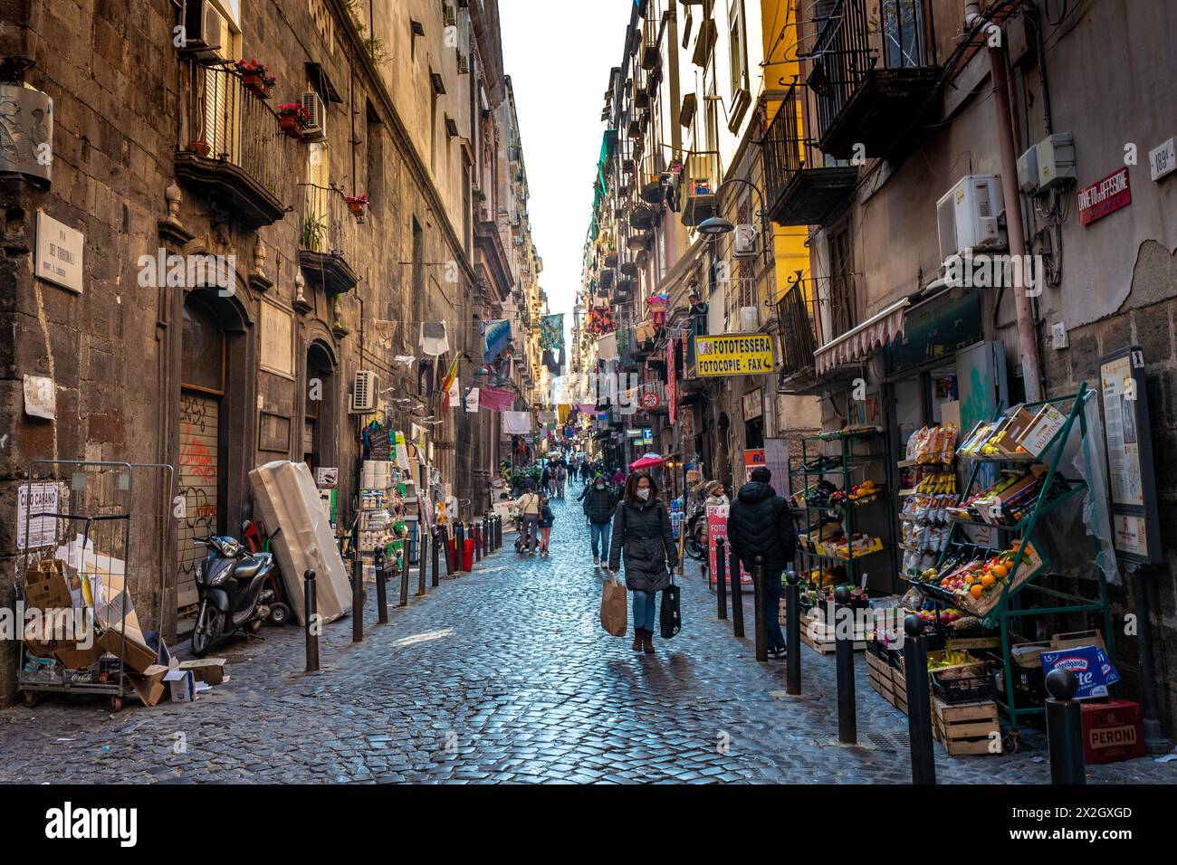Napoli shopping street hi-res stock photography and images - Alamy