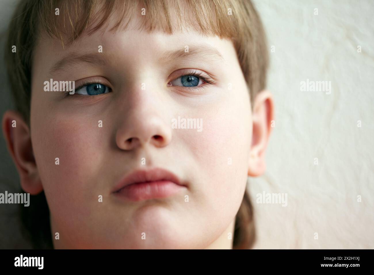 Handsome boy wallpaper hi-res stock photography and images - Alamy
