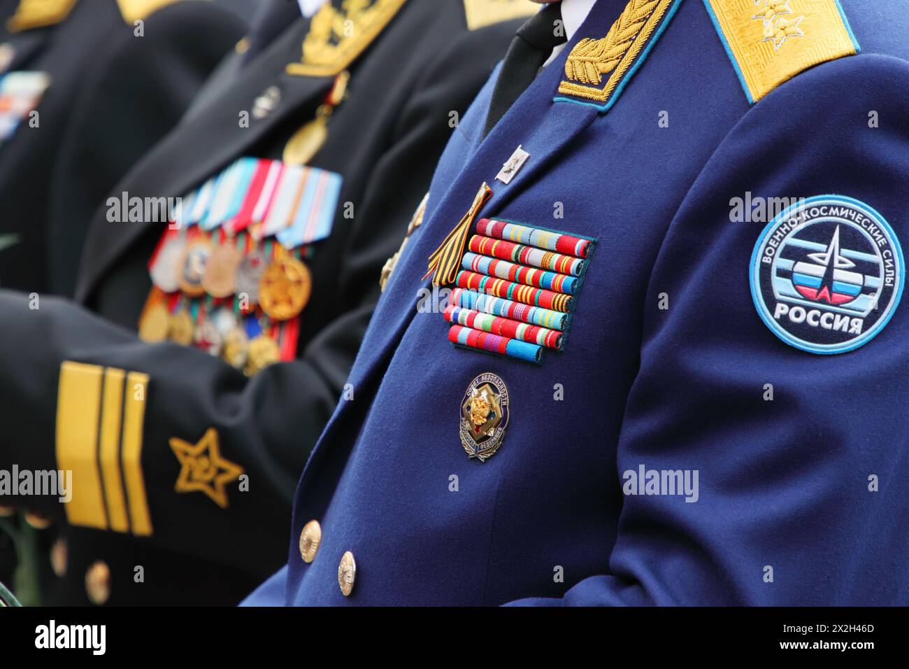 MOSCOW - MAY 8: Military awards of veterans at ceremony of wreath ...