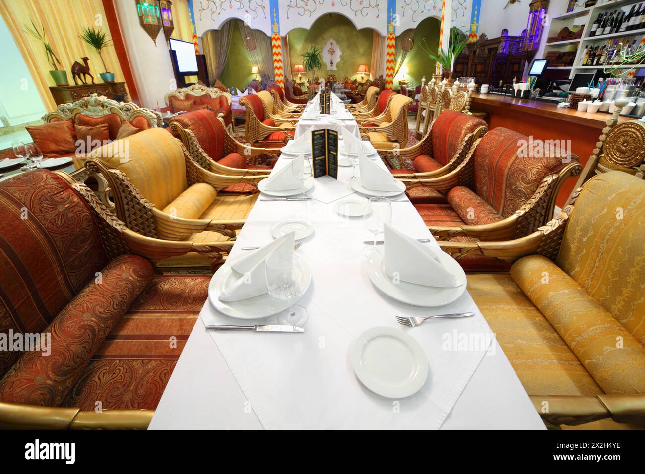 Beautiful long table white tablecloth hi-res stock photography and ...