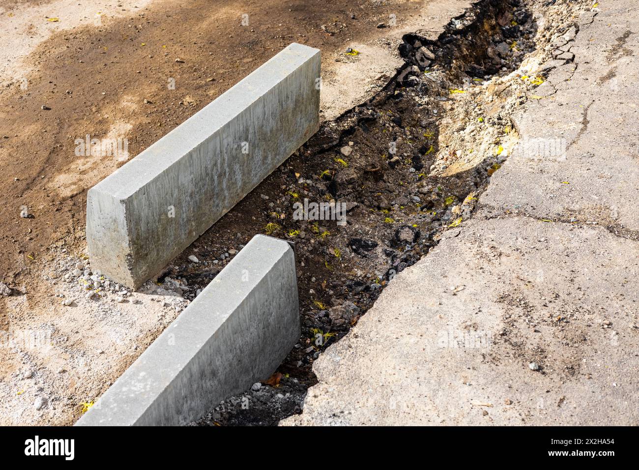 Curb stone hi-res stock photography and images - Alamy
