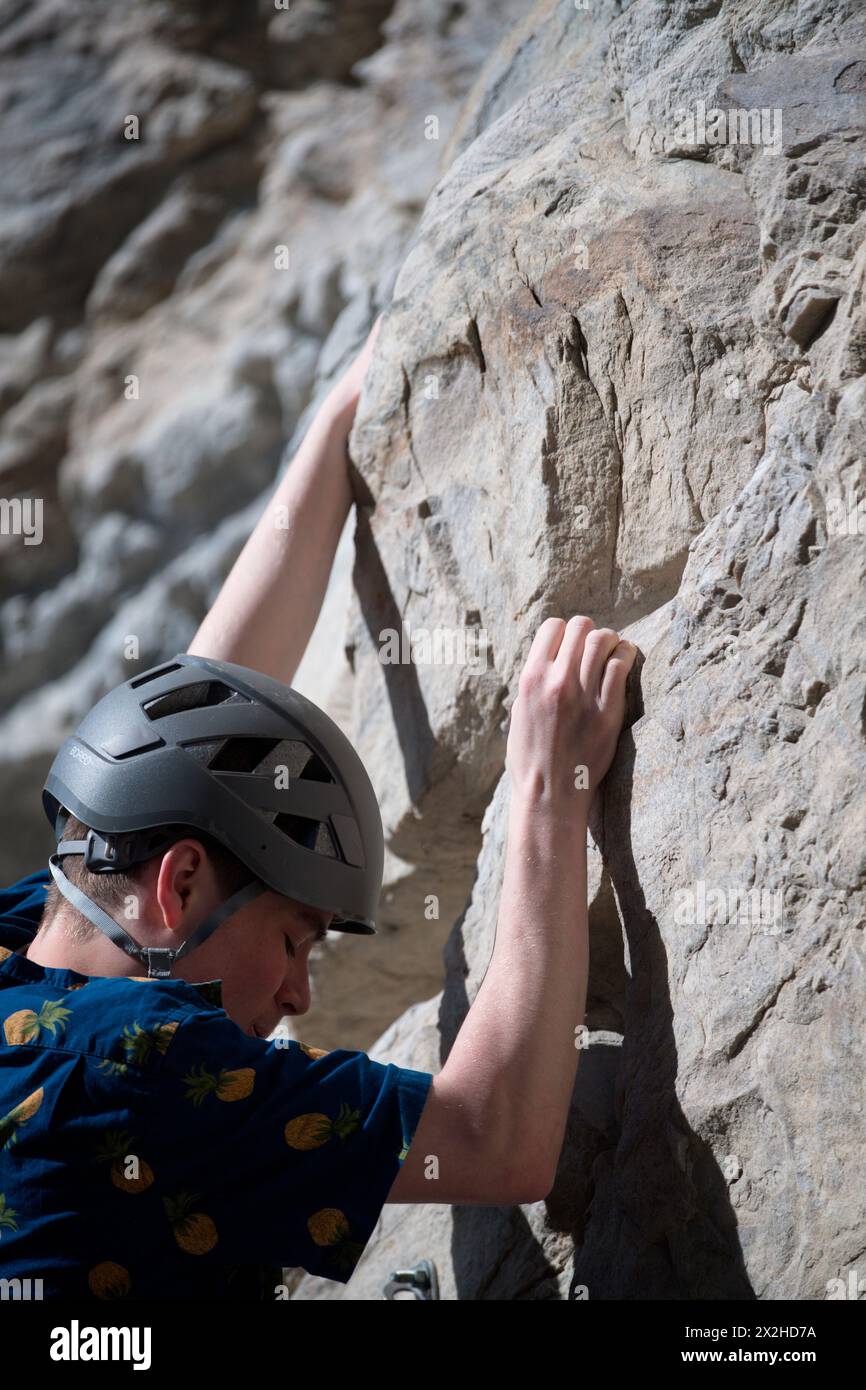 Pull up climb hi-res stock photography and images - Alamy