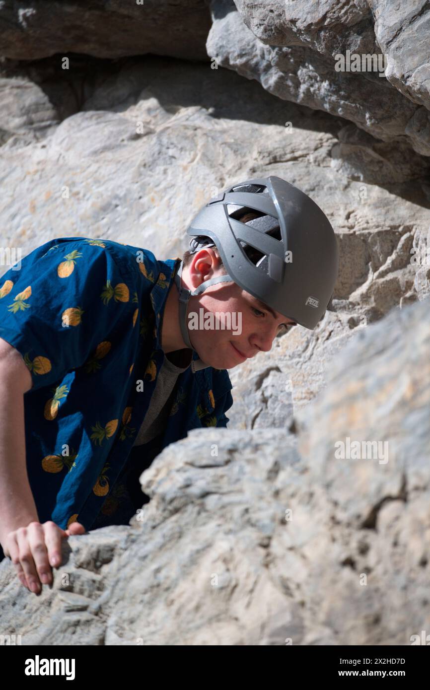 Hand resting on ledge hi-res stock photography and images - Alamy