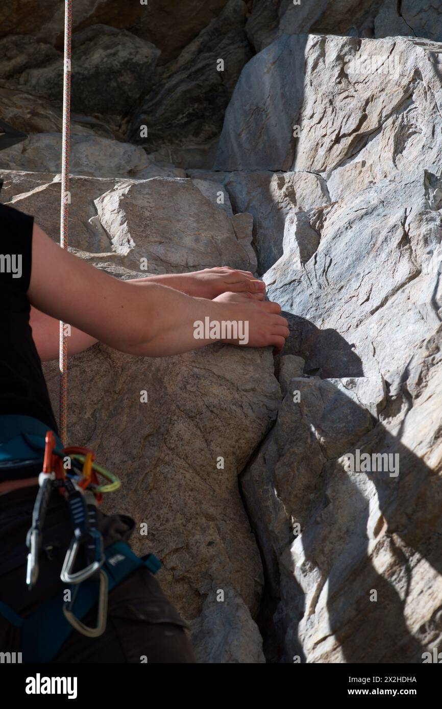 Climber fingers gripping rock crack Stock Photo - Alamy
