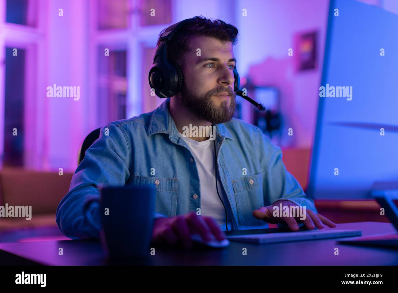 Gamer setup hi-res stock photography and images - Alamy